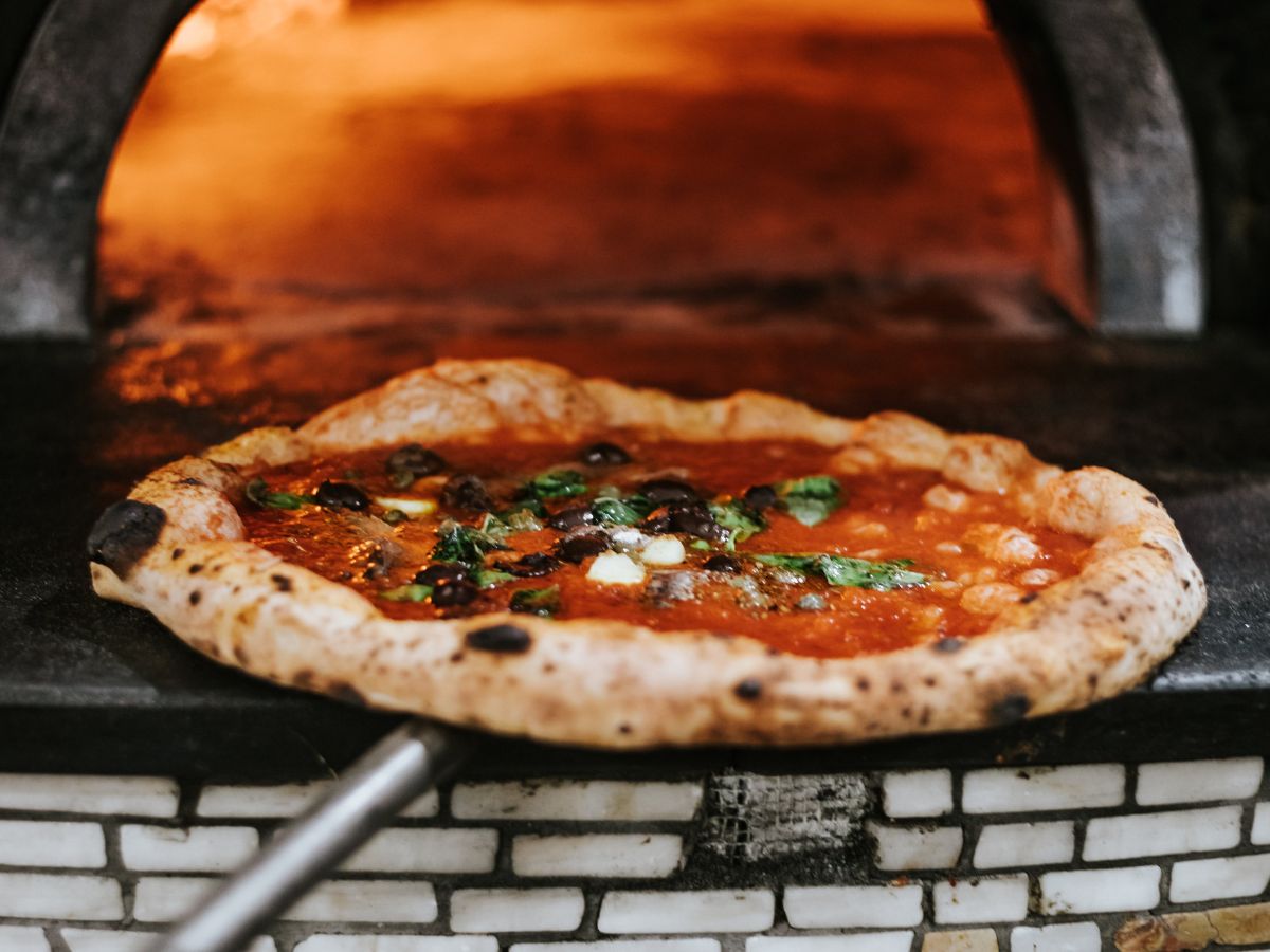 15 Best Halal Pizza Places in Toronto