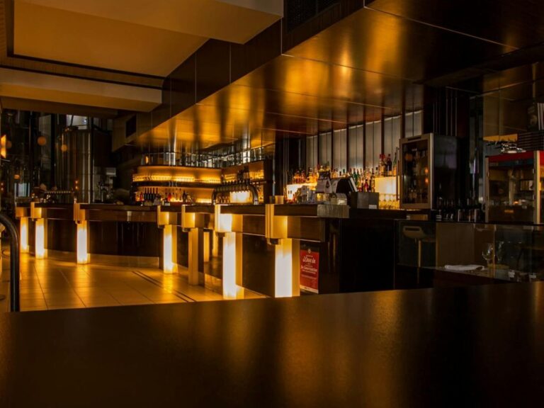 Top 22 Bars in Downtown Toronto: Live Music & Craft Cocktails