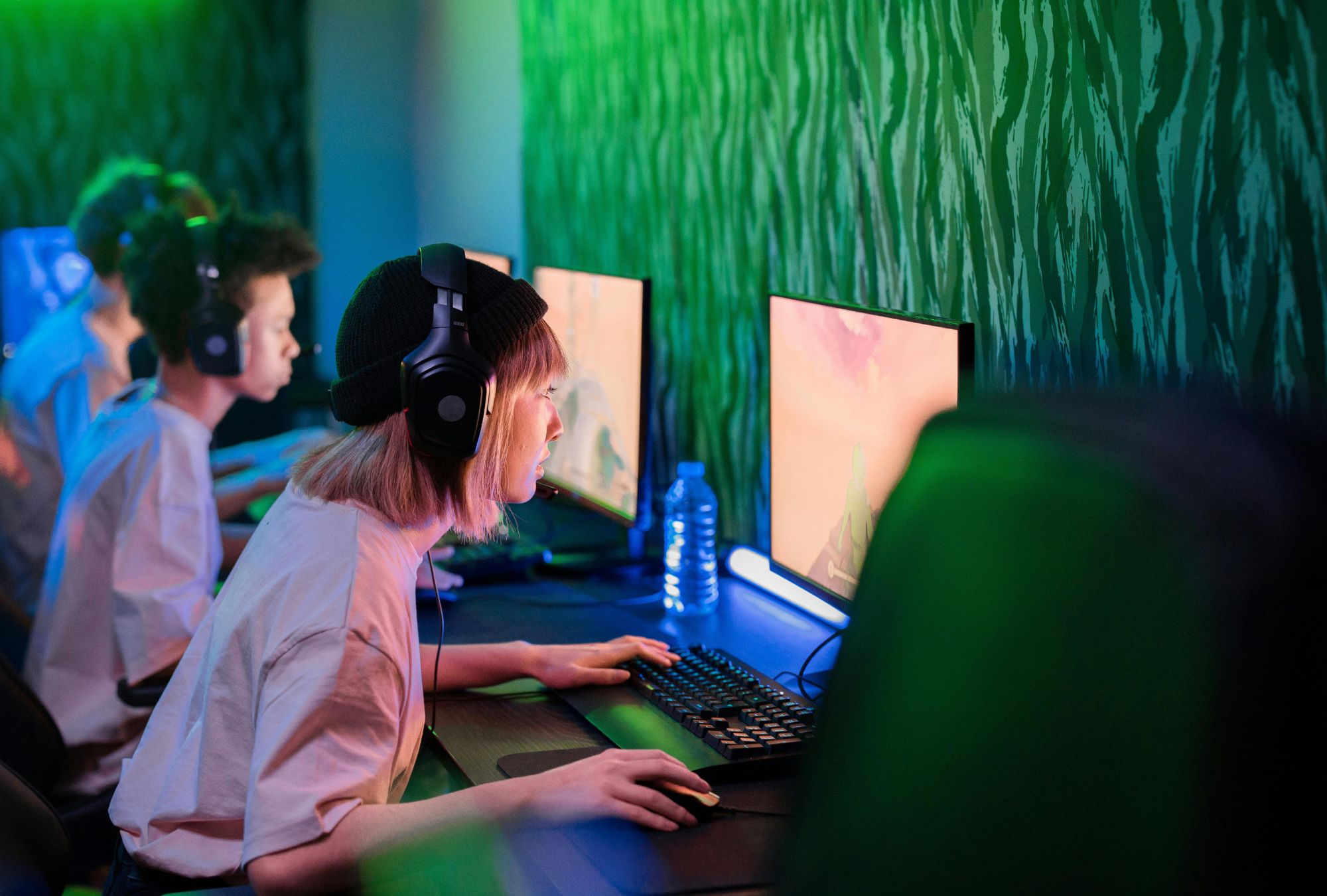 Best Video Game Bars and Cafes in GTA | Top Spots for Gamers